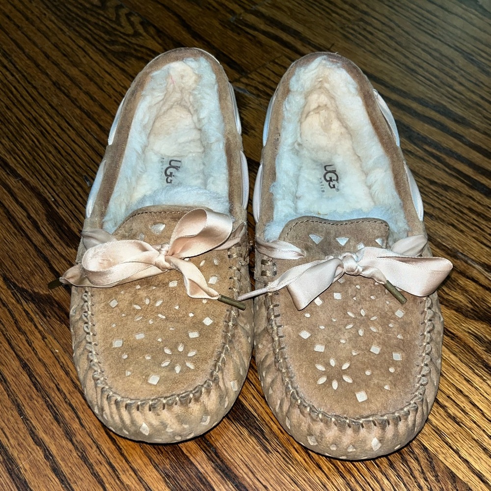 Ugg Slide On Moccasins With Pink Bow - Gem